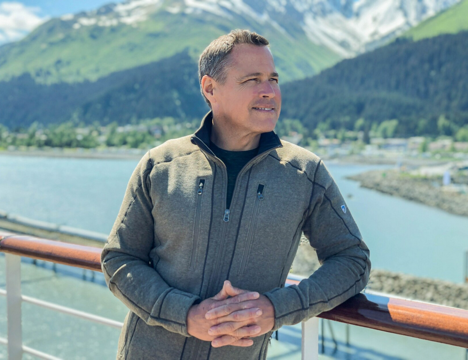 El renombrado biólogo de vida salvaje y ganador de un Emmy Jeff Corwin ...