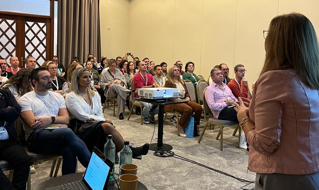 Un canal de WhatsApp y un teléfono de atención 24/7/365, herramientas ...